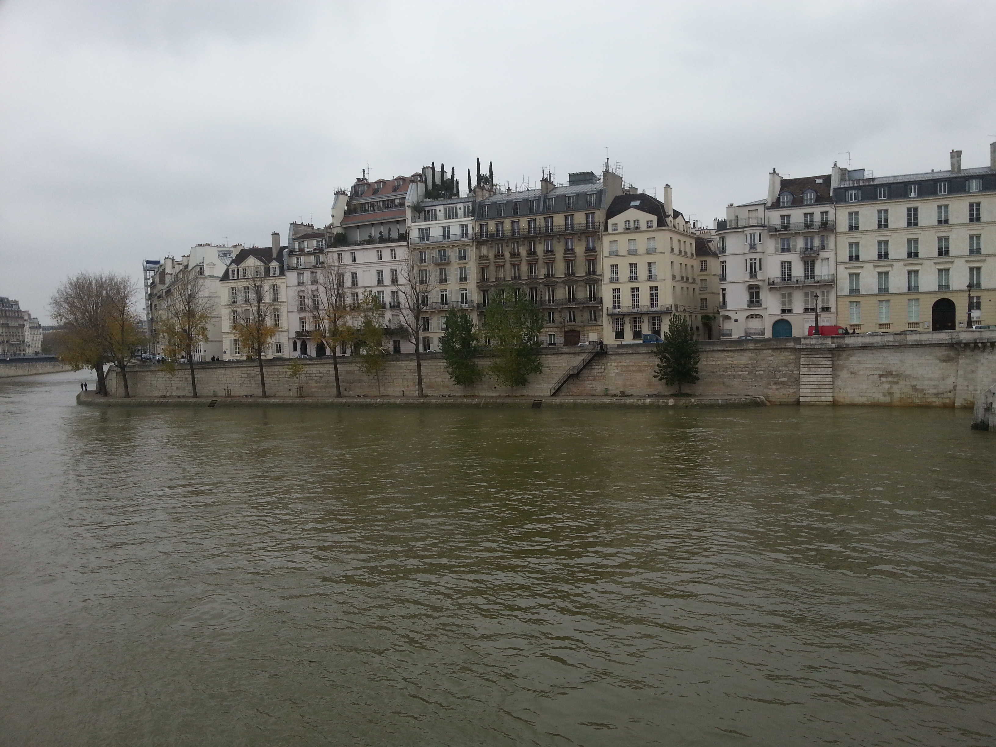 Les façades de l' île Saint Louis